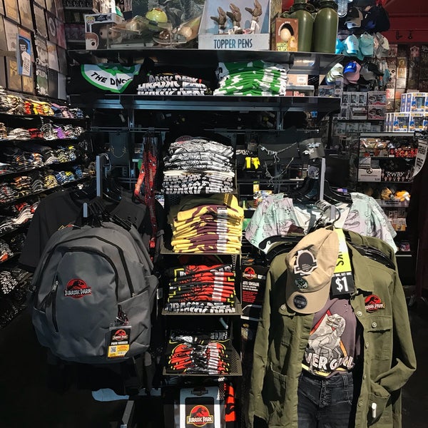 Hot Topic - Clothing Store in San Bruno
