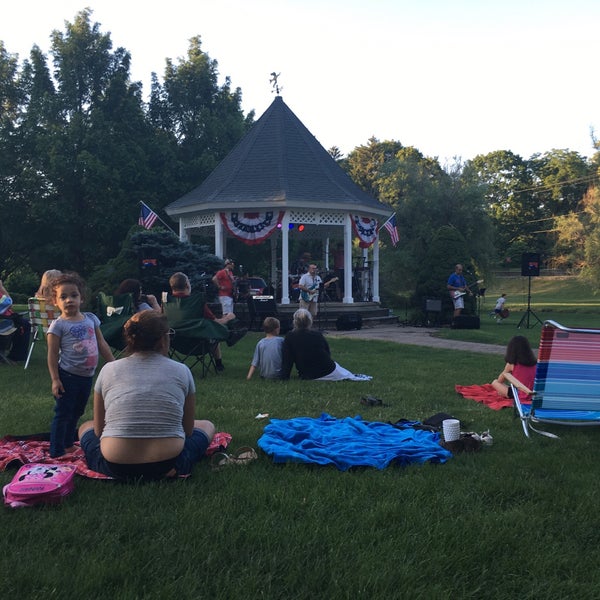 Demarest Duck Pond - 2 tips from 220 visitors