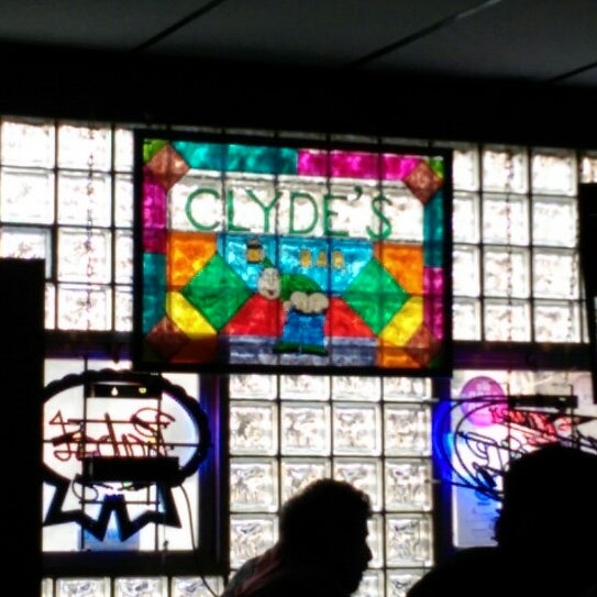 Clyde's Bar - Dive Bar in Chicago