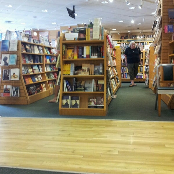 Photos at The Ivy Bookshop - Northern Baltimore - 2 tips from 244 visitors