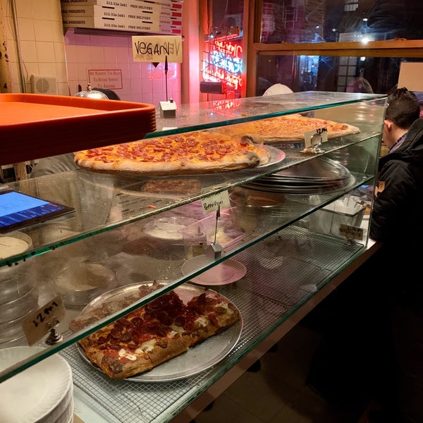 Scarr's Pizza - Pizza Place in Chinatown