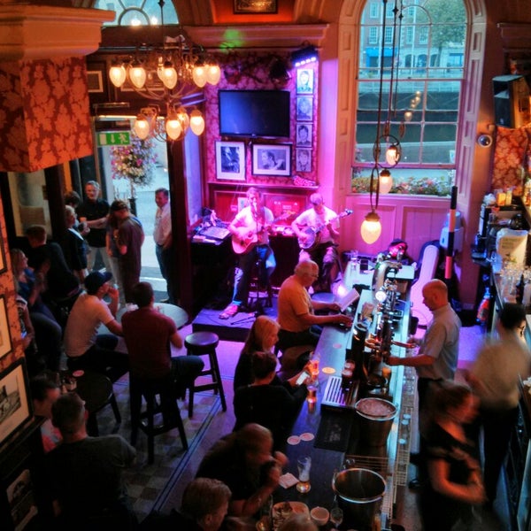 Merchant's Arch Bar & Restaurant - Pub in Dublin