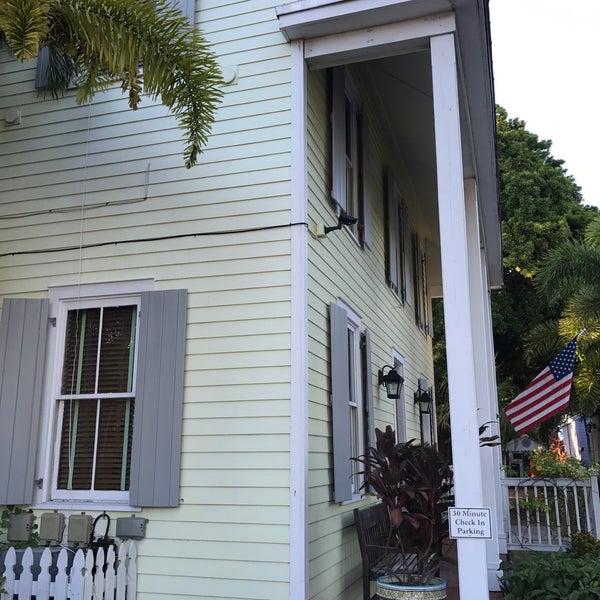 Key Lime Inn - 725 Truman Ave