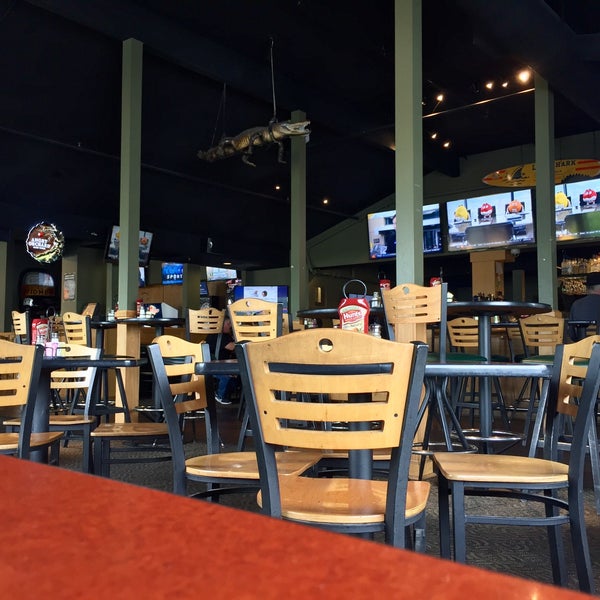Gator's Sports Bar & Grill - 21609 84th Ave S