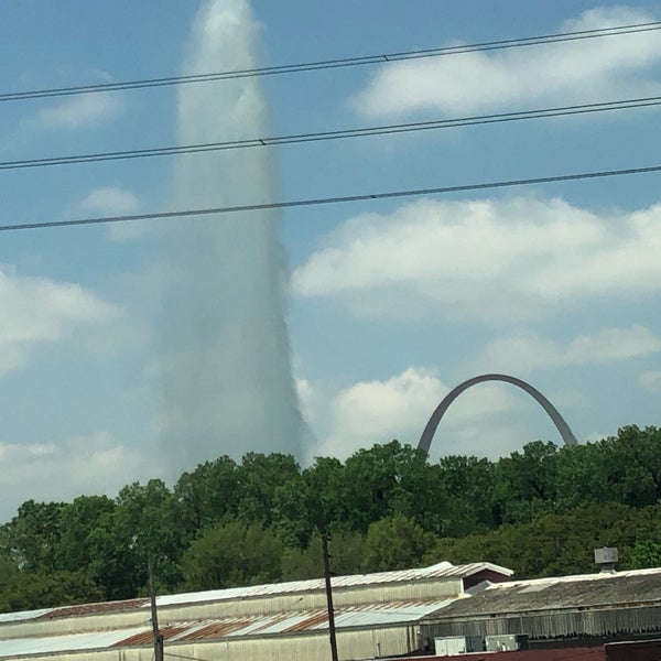 Gateway Geyser - Hot Spring in East St. Louis