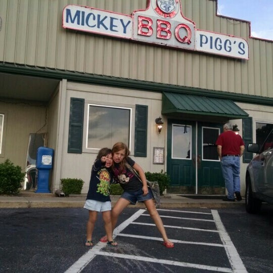 Photos at Mickey Pigg's Bar-B-Que - 10 tips from 224 visitors