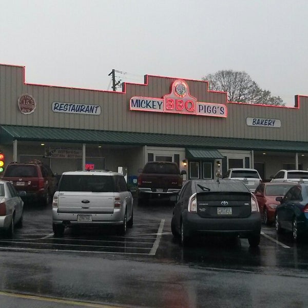 Photos at Mickey Pigg's Bar-B-Que - 10 tips from 224 visitors