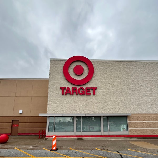 Target - Big Box Store in Cuyahoga Falls