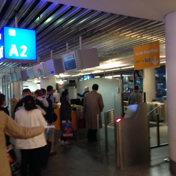 Gate A2 - Flughafen - Terminal 1