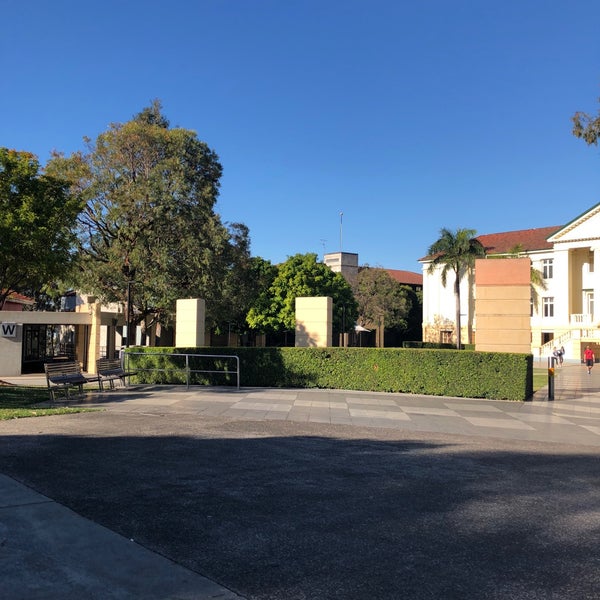 QUT Library - Victoria Park Rd.
