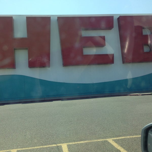 H-E-B - Calton Gardens - 4801 San Dario Ave