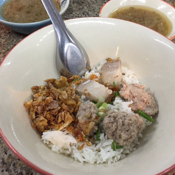 โกเบนซ์ เกาเหลาเลือดหมู (Go Benz Boiled Rice) - 110 tips from 4421 visitors