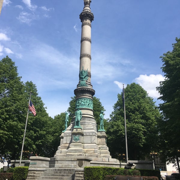 Lafayette Square - Central Business District - 3 tips from 595 visitors