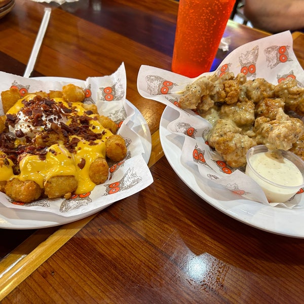 Hooters - 61-09 190th St