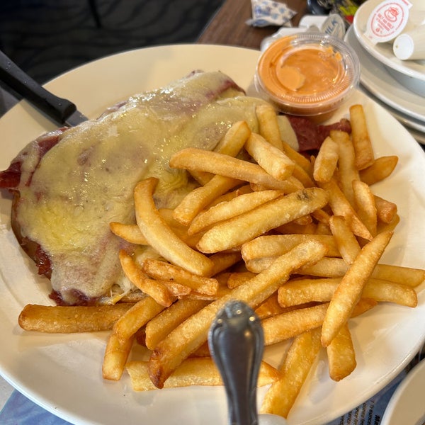 Apollo Diner - 630 Merrick Ave