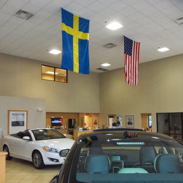 Tom Wood Jaguar Land Rover Volvo - 4620 E 96th St