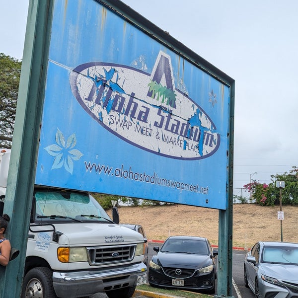 Aloha Stadium Swap Meet - ‘Aiea, HI