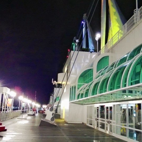 Canada Place Pier - Downtown Vancouver - 3 tips