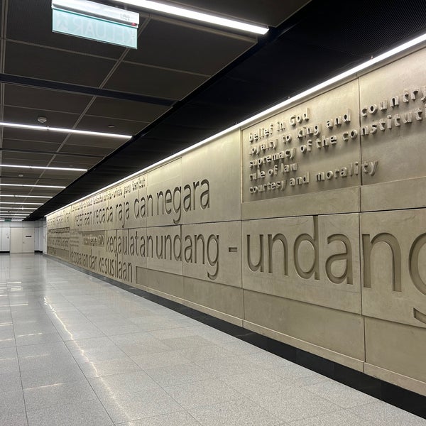 RapidKL Merdeka (KG17) MRT Station - Metro Station