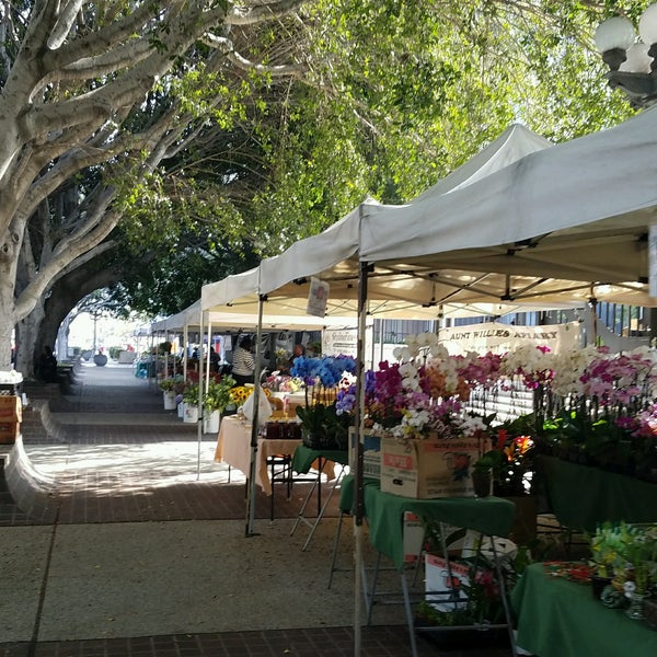 City Hall Farmers Market - Civic Center - 1st St & Main St