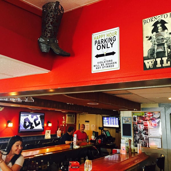 The Redline Roadhouse - Bar