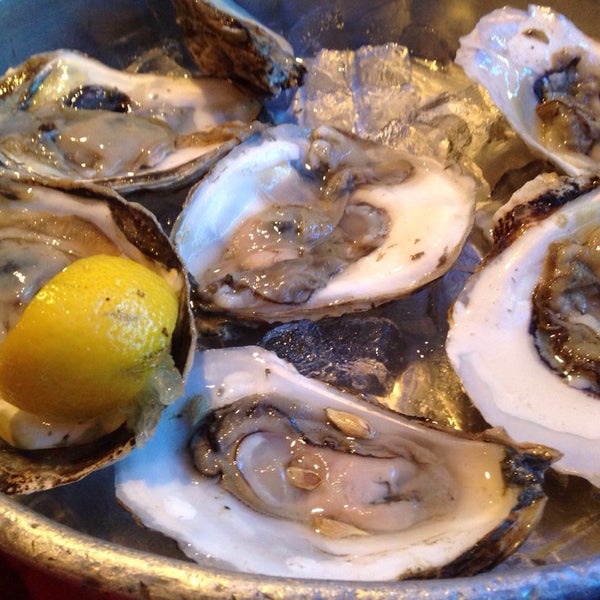 The Redline Roadhouse - Bar