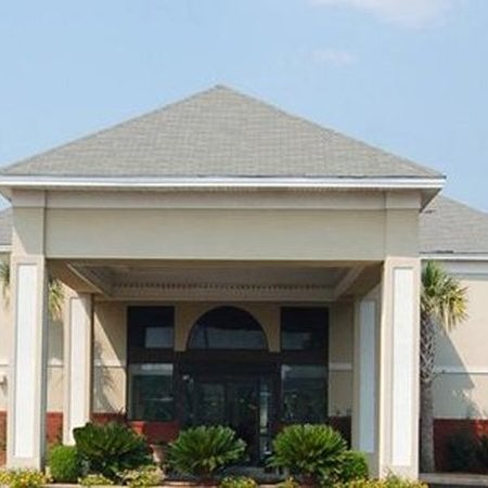 Quality Inn & Suites Near Maxwell-Gunter Annex Air Force Base - Hotel ...