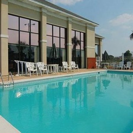 Quality Inn & Suites Near Maxwell-Gunter Annex Air Force Base - Hotel ...