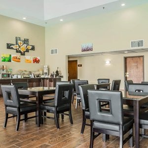 Quality Inn & Suites Near Maxwell-Gunter Annex Air Force Base - Hotel ...
