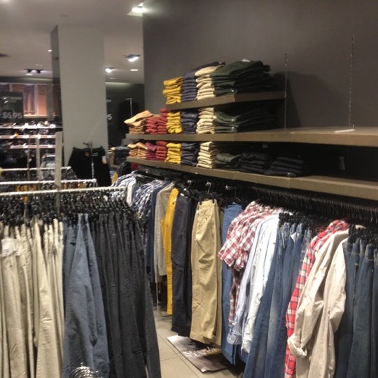 H&M - Clothing Store in Boston