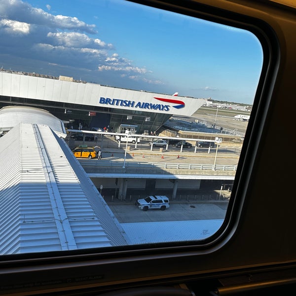 JFK AirTrain - Terminal 7 - Airport Tram Station in Jamaica