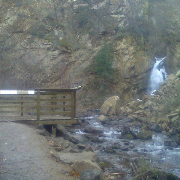 Hardy Falls Regional Park - Scenic Lookout in Peachland