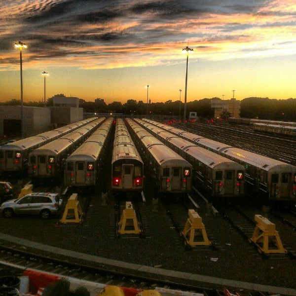 LIRR - Mets-Willets Point Station - Train Station in Flushing