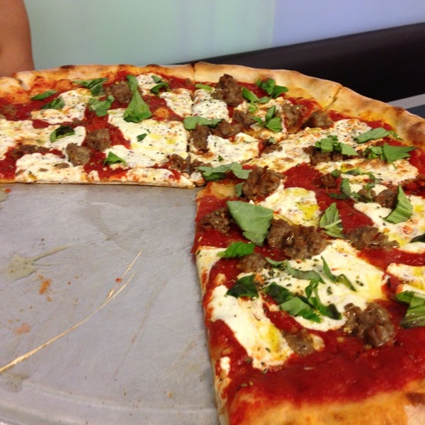 Hello Pizza - Edina, MN