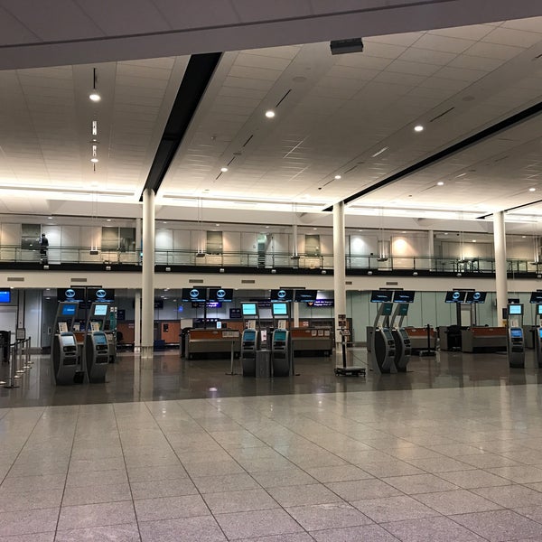 Photos at Montréal–Pierre Elliott Trudeau International Airport (YUL ...