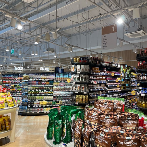 Tops Fine Food Earth Ekkamai - Supermarket in วัฒนา