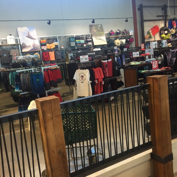DICK'S Sporting Goods - Sporting Goods Retail