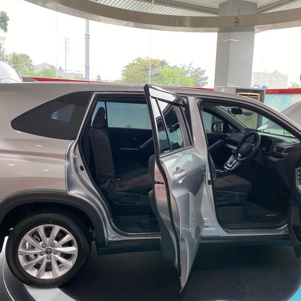 Toyota Auto 2000 Ciledug - Pesanggrahan - 39 visitors