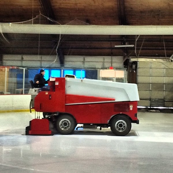 Photos at Newbridge Ice Rink - Skating Rink in Bellmore