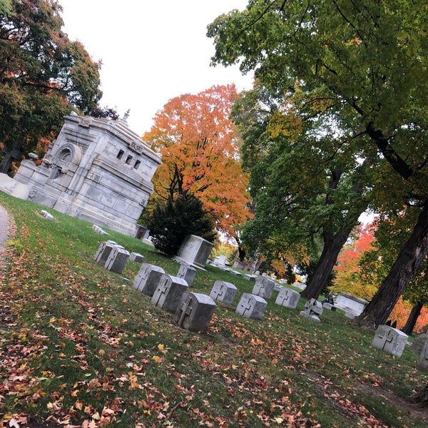 Forest Home Cemetery - 2405 W Forest Home Ave