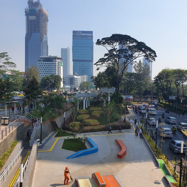 Halte TransJakarta Dukuh Atas 2 - Jakarta Selatan, Jakarta