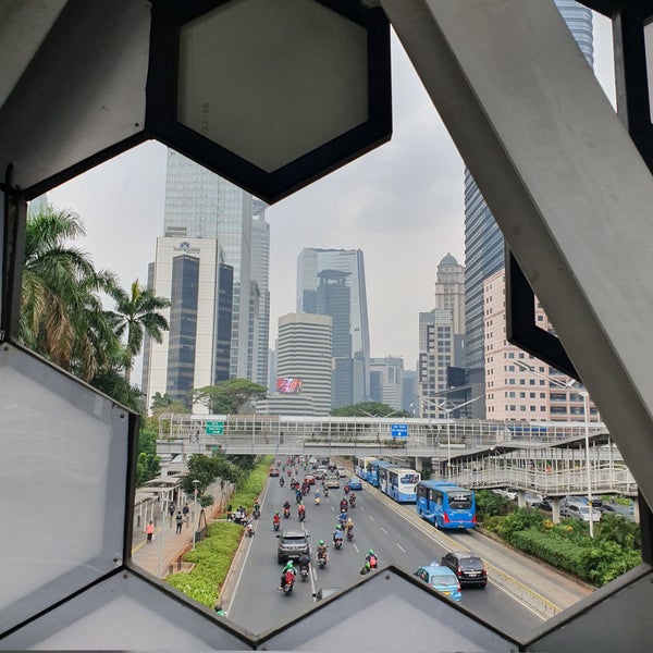 Halte TransJakarta Dukuh Atas - Jakarta Pusat, Jakarta