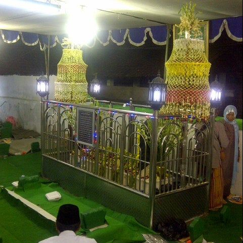 Pondok Pesantren Datuk Kelampayan - Spiritual Center
