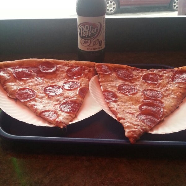 Peppinos Pizzeria - 10 Main St