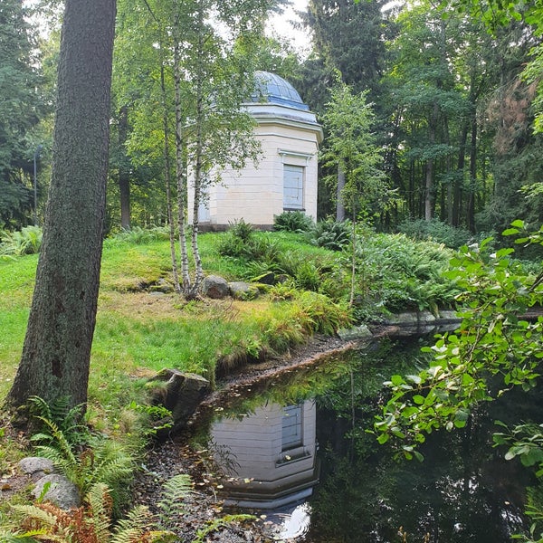Herttoniemen kartanonpuisto - Park in Helsinki