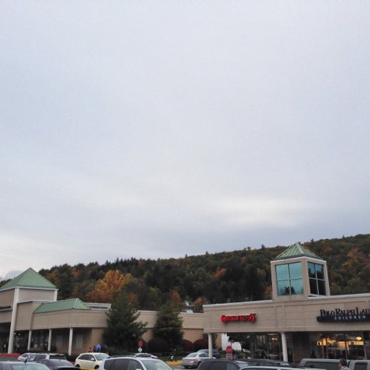 Photos at The Crossings Premium Outlets - 67 tips from 12332 visitors