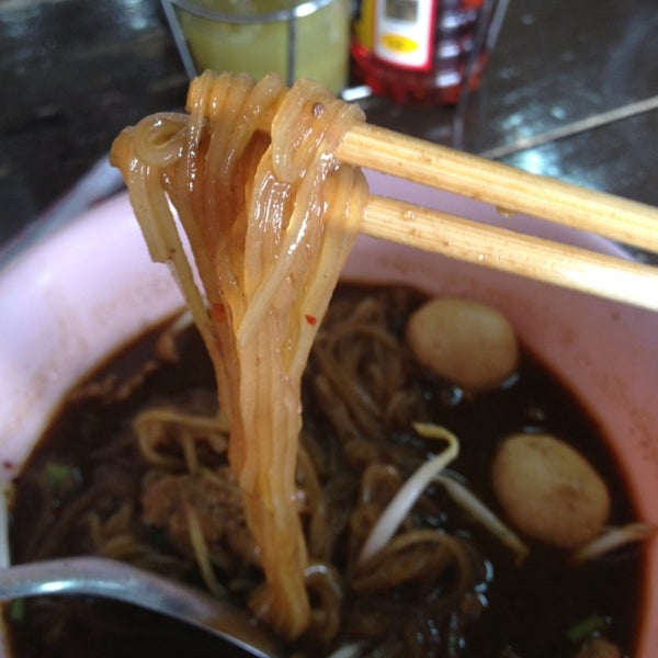 ก๋วยเตี๋ยวเรือแม่แดงสูตรโบราณ - 21/45 Moo 2 Soi Ngamwongwarn 31