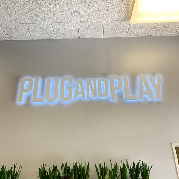 Plug And Play Tech Center Logo