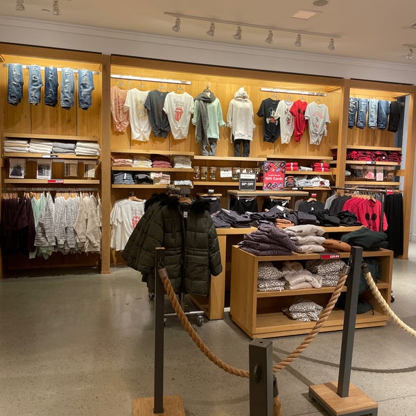 American Eagle Store Inside