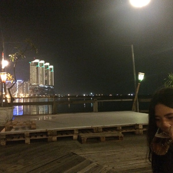 Oceanic Cafe Pantai Mutiara Pluit - Café in Jakarta Utara